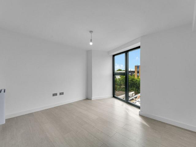 Staines Road, Hounslow TW14, 2 bed flat to rent, £1,900 pcm | PrimeLocation