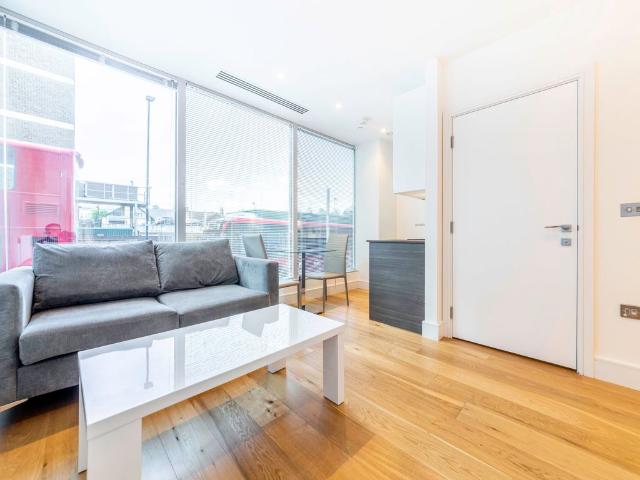 Staines Road, Hounslow TW3, Studio to rent, £1,350 pcm | PrimeLocation