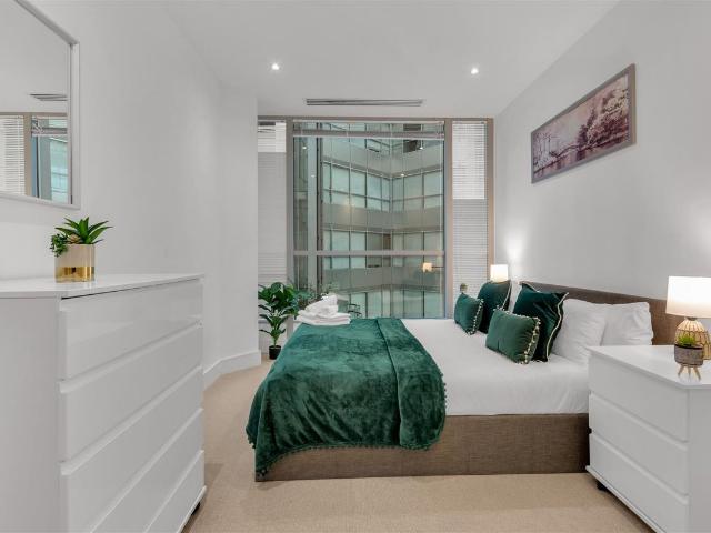 Staines Road, Hounslow TW3, 1 bed flat to rent, £1,700 pcm | PrimeLocation