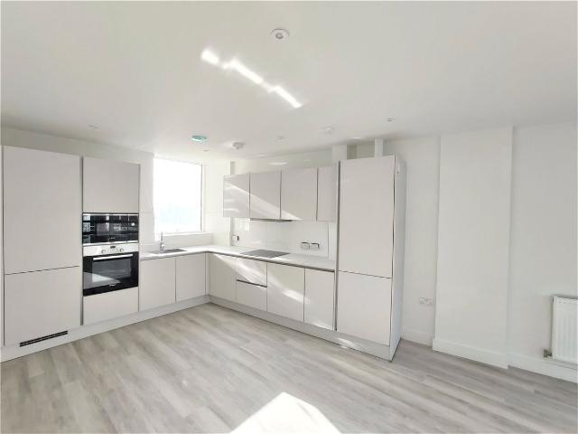 Staines Road, Hounslow TW3, 2 bed flat to rent, £1,800 pcm | PrimeLocation