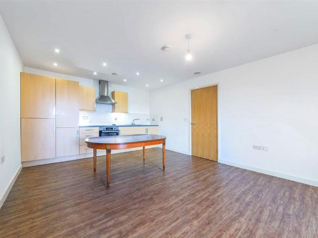 Staines Road, Hounslow TW3, 2 bed flat to rent, £1,800 pcm | PrimeLocation