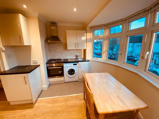 Staines Road, Ilford IG1, 1 bed flat to rent, £1,400 pcm | PrimeLocation