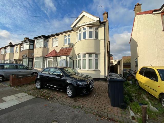 Staines Road, Ilford IG1, 1 bed flat to rent, £1,600 pcm | PrimeLocation