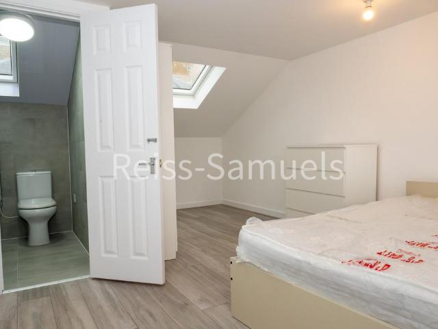 Staines Road West, Sunbury on Thames. 3 bed apartment to rent £1,950 pcm £450 pw