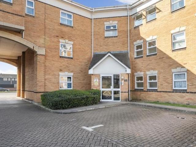 Staines Road West, Sunbury On Thames TW16, 1 bed flat to rent, £1,350 pcm | PrimeLocation
