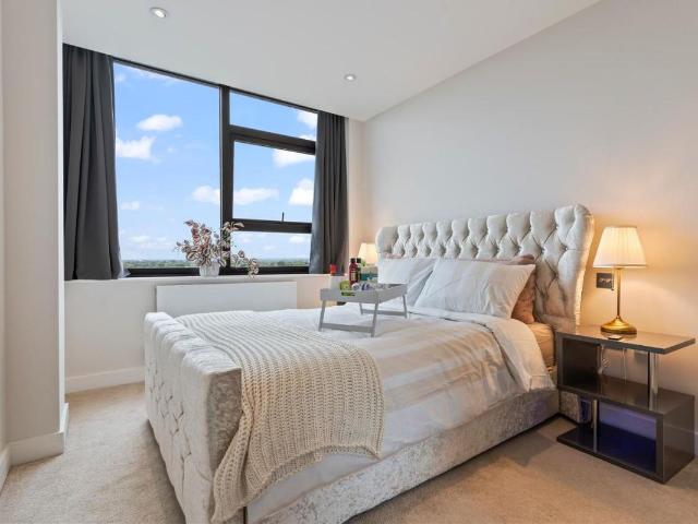 Staines Road West, Sunbury On Thames, Surrey TW16, 1 bed flat to rent, £1,400 pcm | PrimeLocation