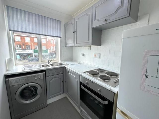 Staines, Surrey TW18, 2 bed maisonette to rent, £1,450 pcm | PrimeLocation