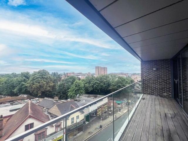 Staines, Surrey TW18, 2 bed flat to rent, £1,995 pcm | PrimeLocation