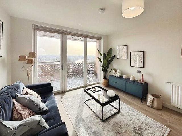 Staines Upon Thames TW18 1 bed flat to rent £1,825 pcm £421 pw
