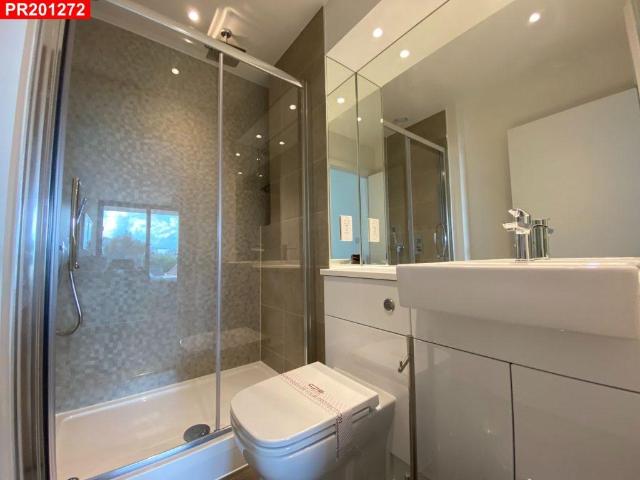 Staines – 2 Bedrooms Flat 2 bed flat to rent £2,102 pcm £485 pw