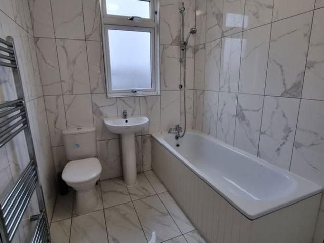 Stainforth Road, Newbury Park IG2, 2 bed flat to rent, £1,300 pcm | PrimeLocation