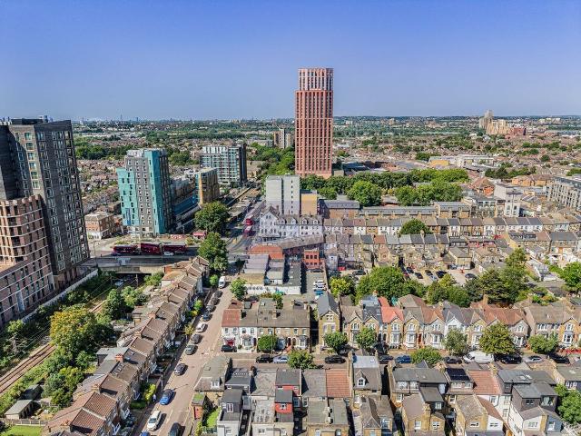 Stainforth Road, Walthamstow E17, 3 bed terraced house to rent, £2,500 pcm | PrimeLocation