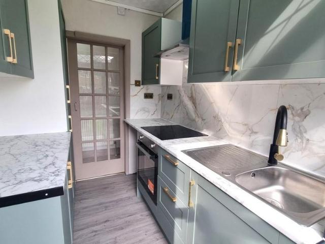 Stainton Road, Enfield 2 bed flat to rent £1,900 pcm £438 pw