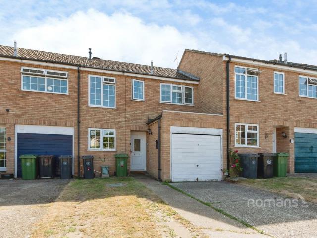 Stamford Avenue, Frimley, Camberley GU16, 3 bed property to rent, £1,750 pcm | PrimeLocation