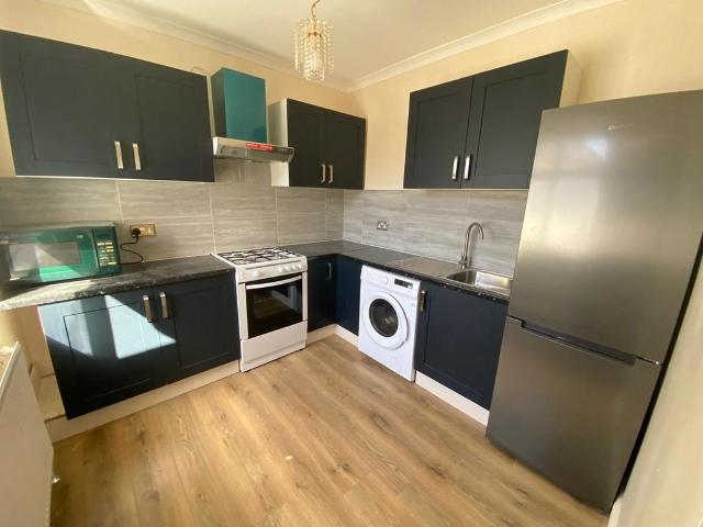 Stamford Close, Southall 3 bed flat to rent £2,300 pcm £531 pw