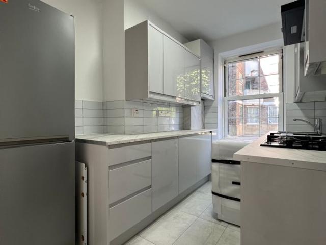 Stamford Hill, London N16, 3 bed flat to rent, £2,900 pcm | PrimeLocation