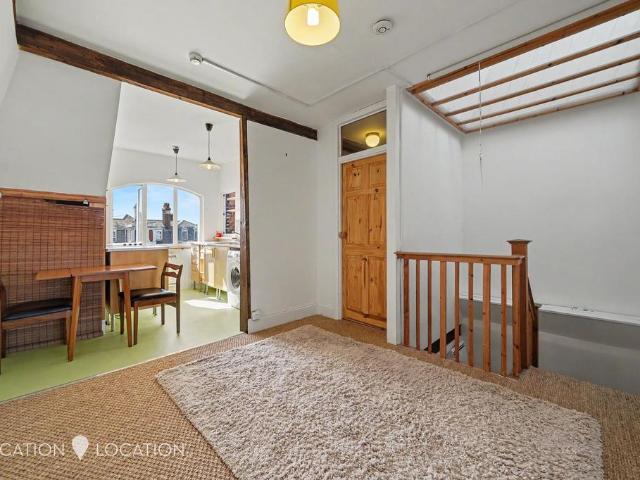 Stamford Hill, London, N16 1 bed apartment to rent £1,600 pcm £369 pw