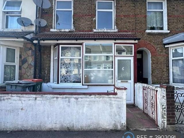 Stamford Road, London, E6 3 bed terraced house to rent £2,650 pcm £612 pw