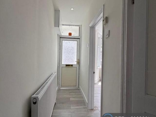 Stamford Road, London, E6 3 bed terraced house to rent £2,800 pcm £646 pw