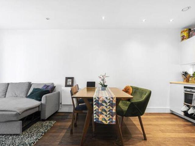 Stamford Square, London, 2 Bedroom Apartment