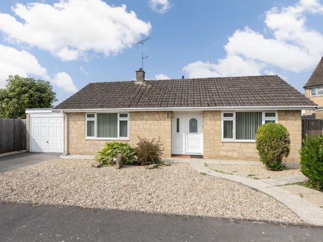 Stancombe View GL54, 2 bed detached bungalow to rent, £1,450 pcm | PrimeLocation