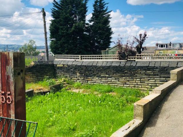 Stanacre, Bradford BD3, 2 bed terraced house to rent, £725 pcm | PrimeLocation