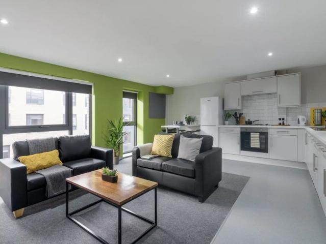 Standard Plus En suite | Bryson Court