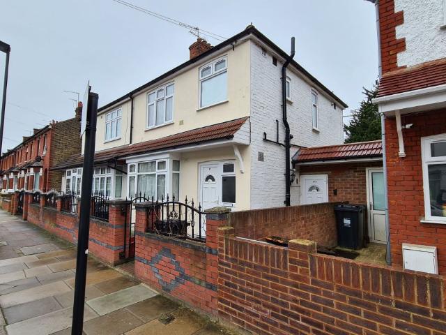Standard Road, Hounslow TW4, Studio to rent, £1,100 pcm | PrimeLocation