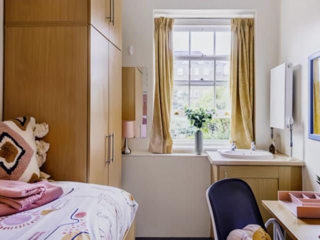 Standard single room