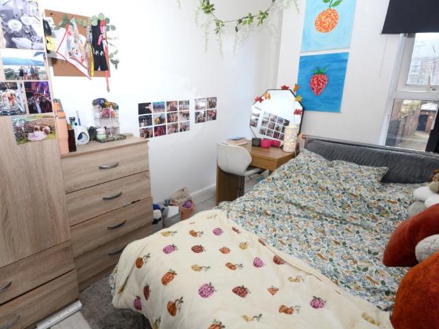 Standish Road, Manchester M14 6 bed terraced house to rent £3,458 pcm £798 pw
