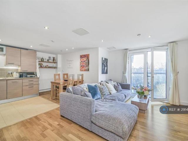 Stane Grove, London, SW9 2 bed flat to rent £2,700 pcm £623 pw