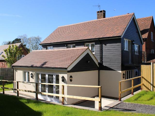 Stane Street, Ockley RH5, 1 bed flat to rent, £1,100 pcm | PrimeLocation