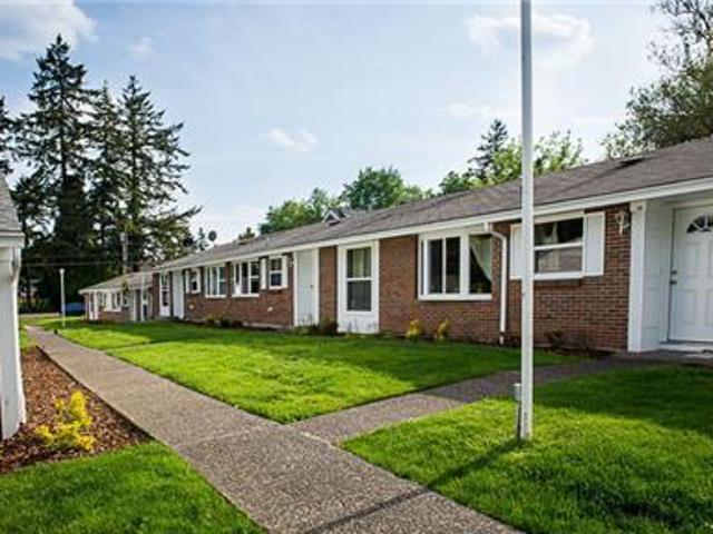 Stanford Apartment Homes Great Location with Room to Live