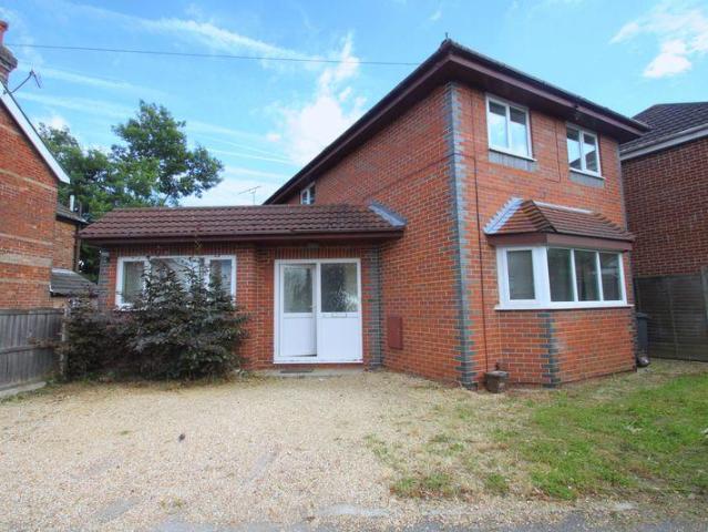 Stanfield Road, Bournemouth BH9 5 bed detached house to rent £2,750 pcm £635 pw