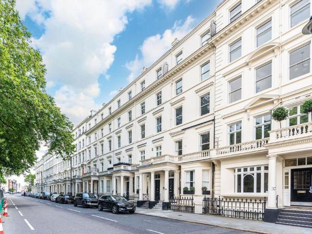 Stanhope Gardens, South Kensington. 2 bed flat to rent £3,359 pcm £775 pw