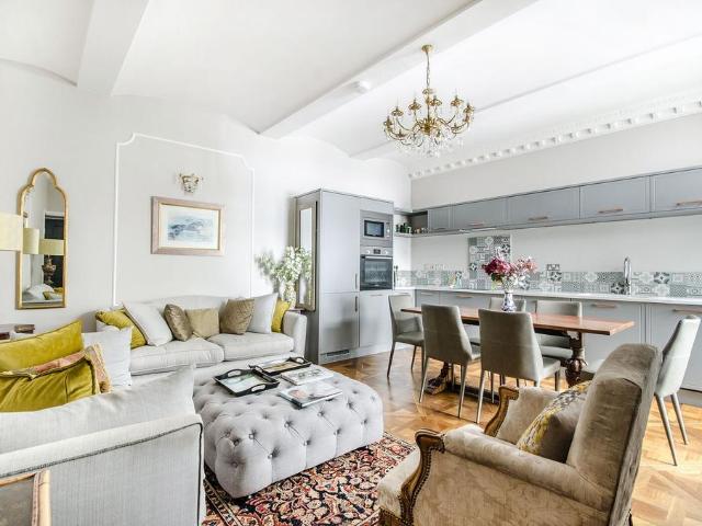 Stanhope Gardens, South Kensington. 2 bed flat to rent £6,500 pcm £1,500 pw
