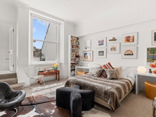 Stanhope Gardens, South Kensington. Studio to rent £4,500 pcm £1,038 pw