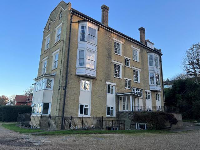Stanhope Lodge, Cowes, PO31 3 bed apartment to rent £1,000 pcm £231 pw