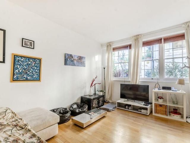 Stanhope Mews South, South. 2 bed mews to rent £6,500 pcm £1,500 pw