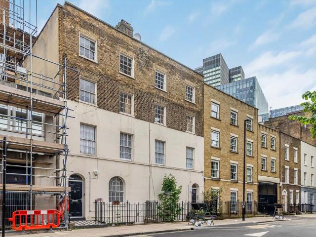 Stanhope Street, London NW1 2 bed flat to rent £3,000 pcm £692 pw