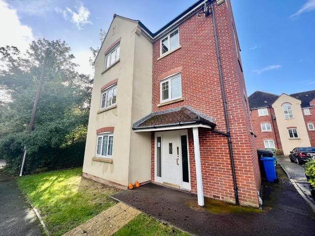 Staniland Court, Abingdon OX14, 2 bed flat to rent, £1,350 pcm | PrimeLocation
