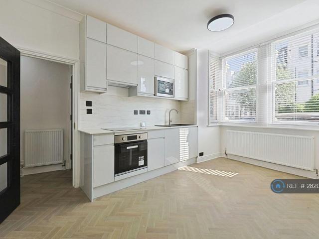 Stanlake Road, London, W12 2 bed flat to rent £2,450 pcm £565 pw