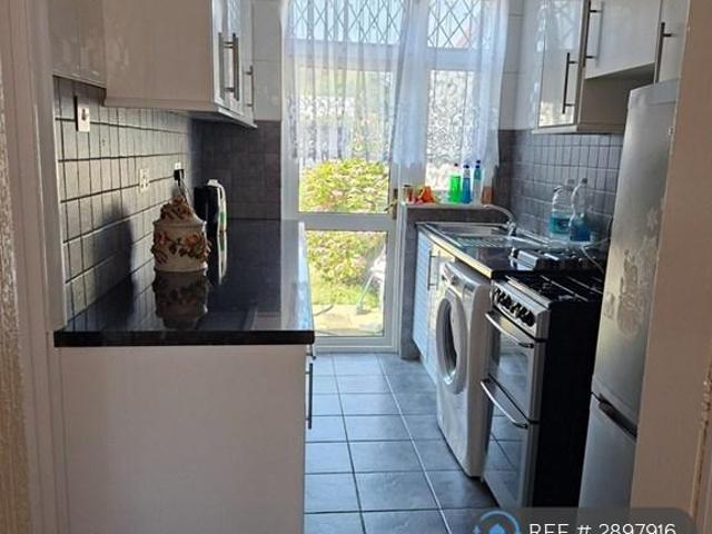 Stanley Avenue, Dagenham, RM8 3 bed terraced house to rent £2,350 pcm £542 pw