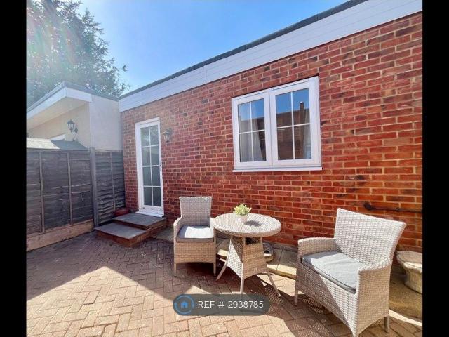 Stanley Avenue, Greenford UB6, 1 bed flat to rent, £1,500 pcm | PrimeLocation