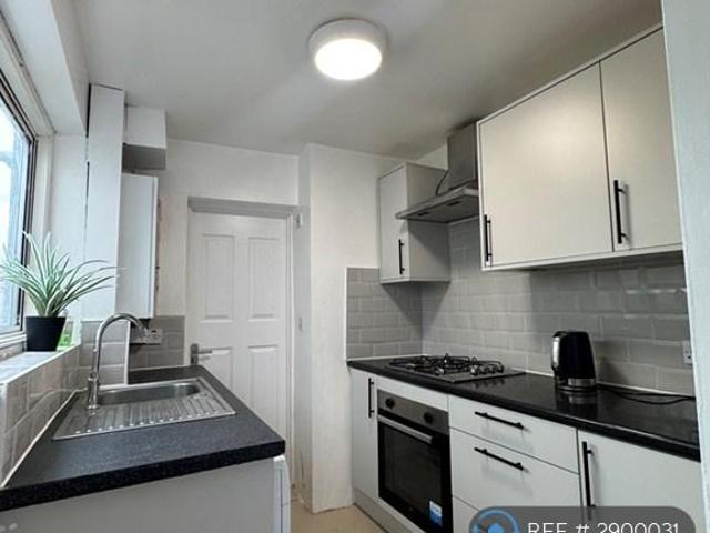 Stanley Grove, Croydon, CR0 3 bed end of terrace house to rent £2,150 pcm £496 pw