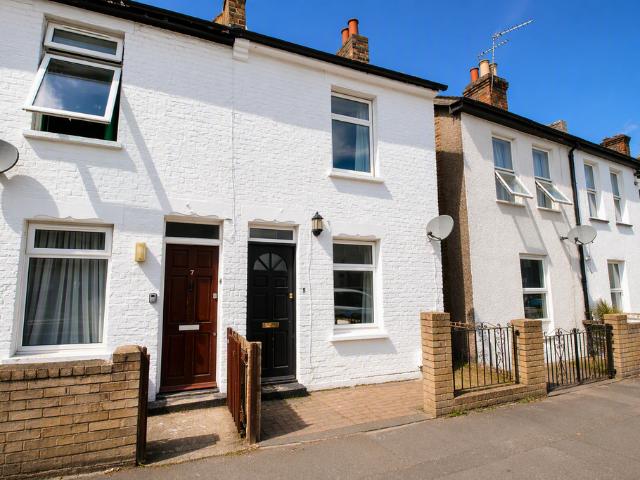 Stanley Grove, Croydon, CR0 3 bed terraced house to rent £2,150 pcm £496 pw