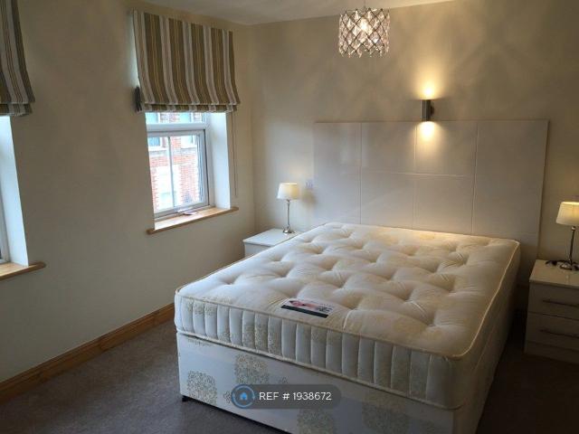 Stanley Grove, Reading RG1, 2 bed flat to rent, £1,550 pcm | PrimeLocation