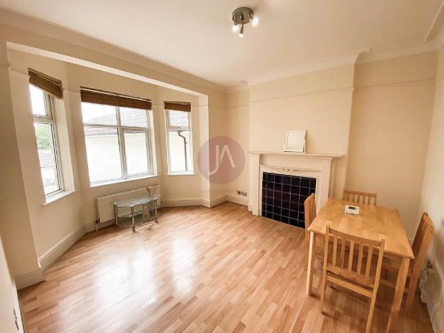 Stanley House, 1115, Finchley Road. 2 bed apartment to rent £1,750 pcm £404 pw