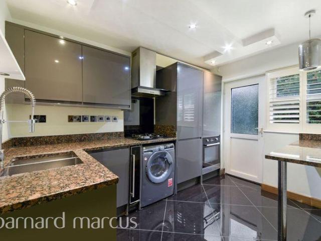 Stanley Park Road 2 bed maisonette to rent £1,800 pcm £415 pw