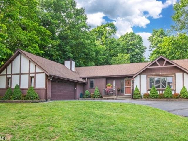 Stanley Pl, Mount Olive Township, Home For Sale